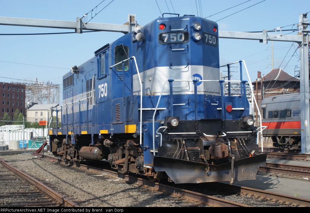 MNCR GP9 750 just arrived the night before for use as the Stamford switcher/protect engine. (Ex ...